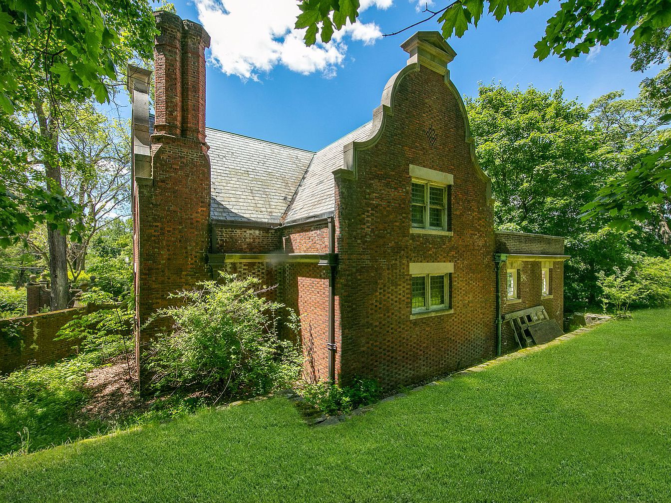Sweet House Dreams: Henry V Poor Carriage House, 1880 Carriage House ...
