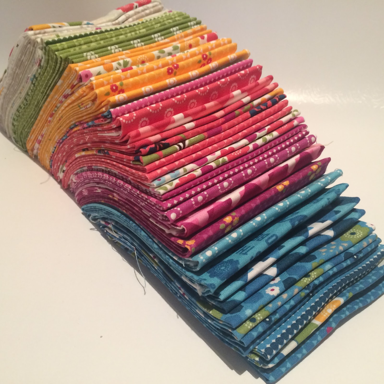 Debby Brown Quilts: The Splendid Sampler -- Choosing Fabric