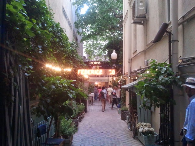 Suddenly Marta: Así es el escondido y mágico patio de Hermosilla 26