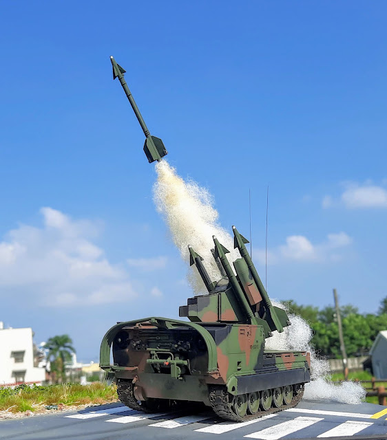 Bass-模稜兩可的模繪日誌: [代工] 么發發射了!*/-M730A1 Chaparral 榭樹飛彈發射車 ROCMC */- AFV ...