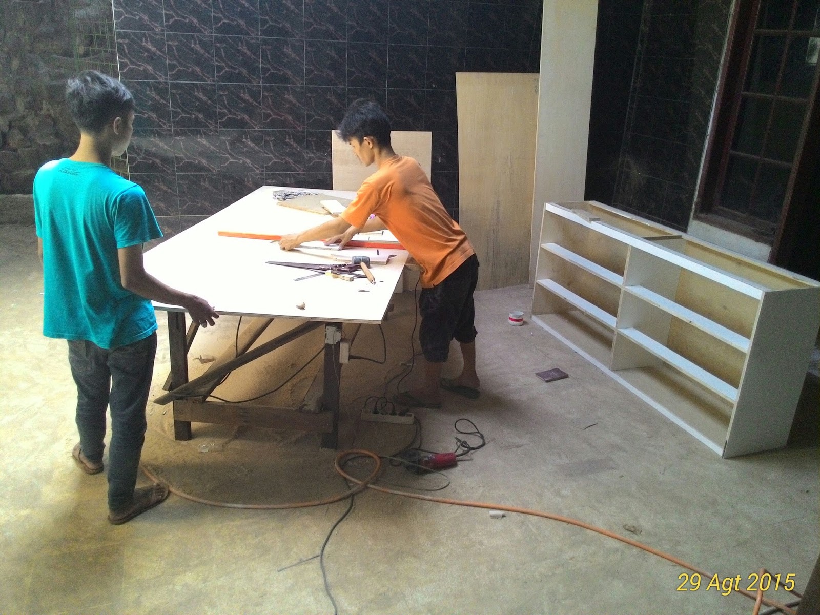Wira Furniture Solution: Proses Pembuatan Meja Rak & Lemari Custome ...