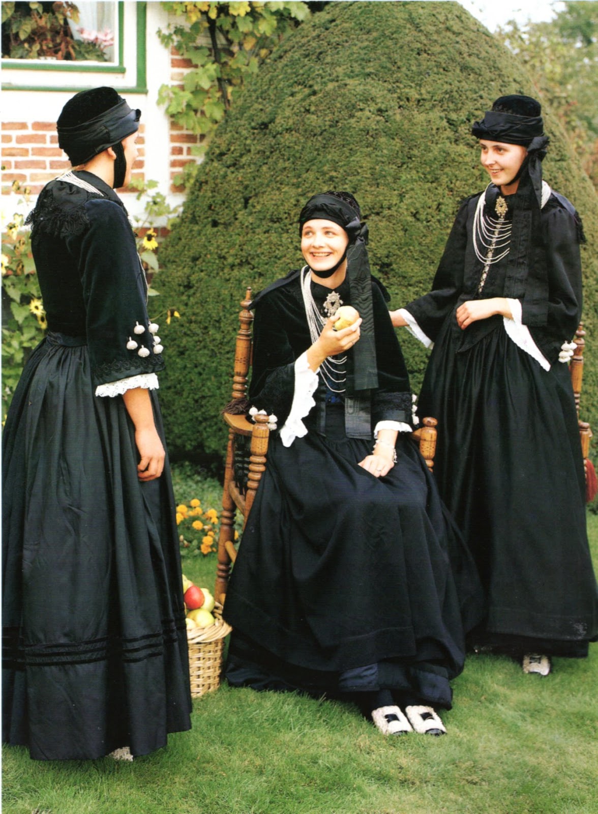 FolkCostume&Embroidery: Folk Costume of Olland, Lower Saxony and ...