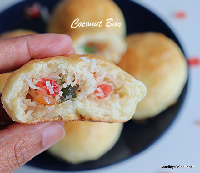 Sandhiya's Cookbook: Thengai Bun | Coconut Bun | Dilpasand