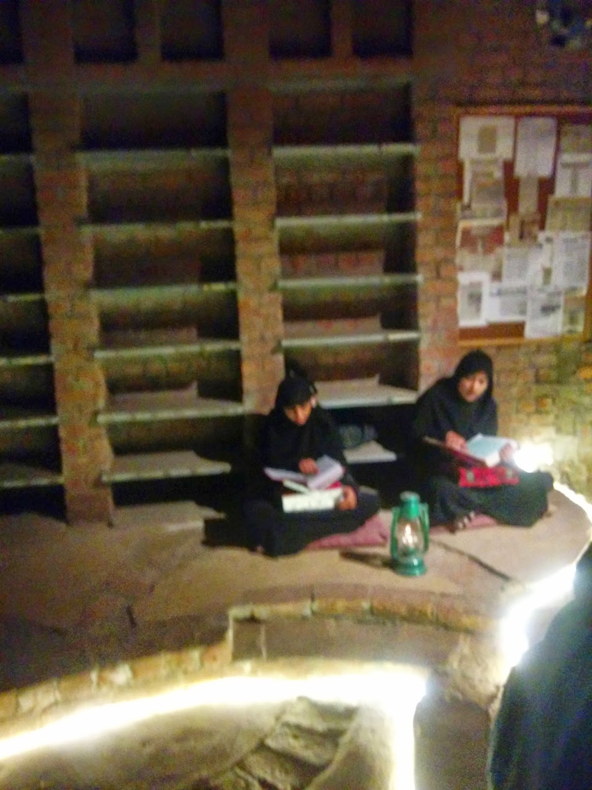 An evening at Natrani theatre: Kadak Badshahi | Nomadic Suitcase