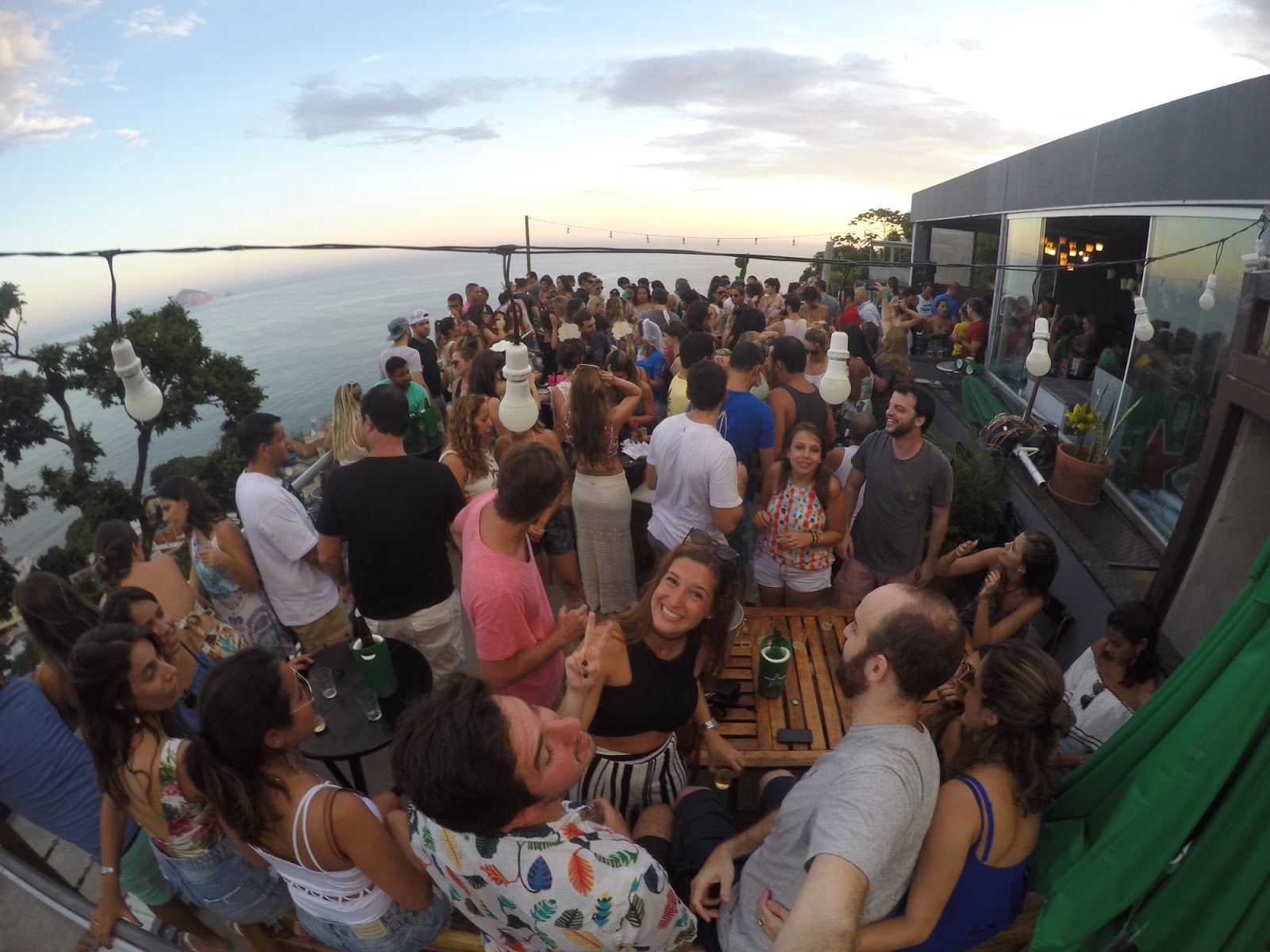 Say hi to a stranger: Vidigal - Bar da Laje