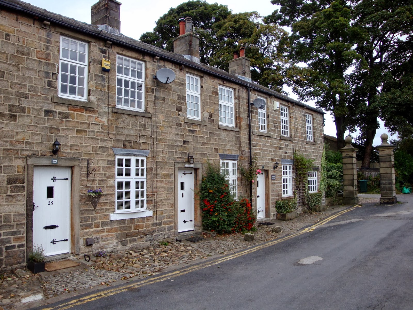 Roy's blog: SOME UNUSUAL 'PRACTICAL' BUILDINGS