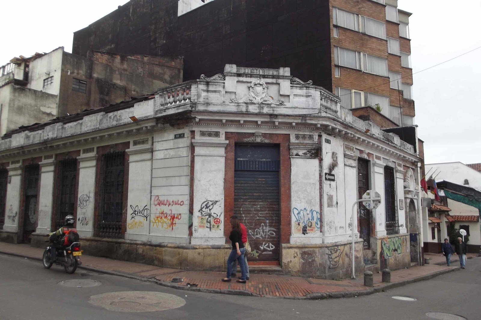 Mike's Bogota Blog: Bringing Bogotá's Abandoned Buildings Back to Life??