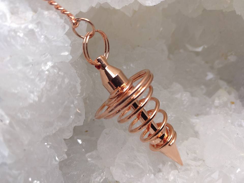 MINERLLUM: PÉNDULO METÁLICO CÓNICO DORADO Tamaño aproximado de la pieza ...