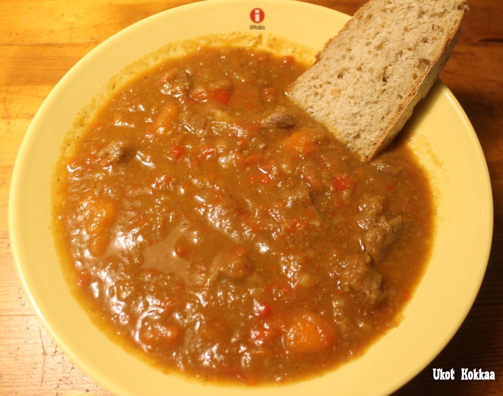 Ukot Kokkaa: Gulassikeitto