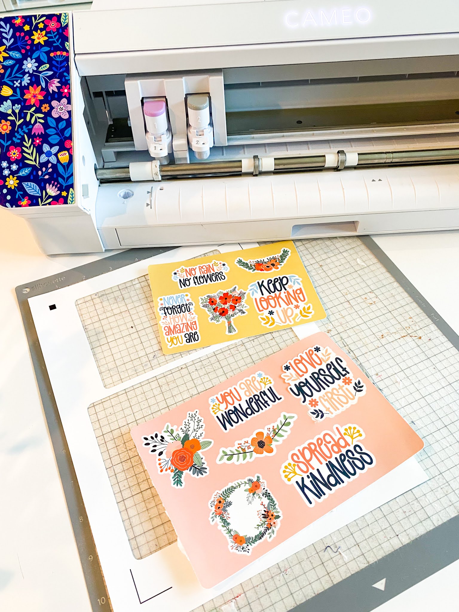 How to Make Sets of Kiss Cut Stickers with Silhouette CAMEO 4 ...