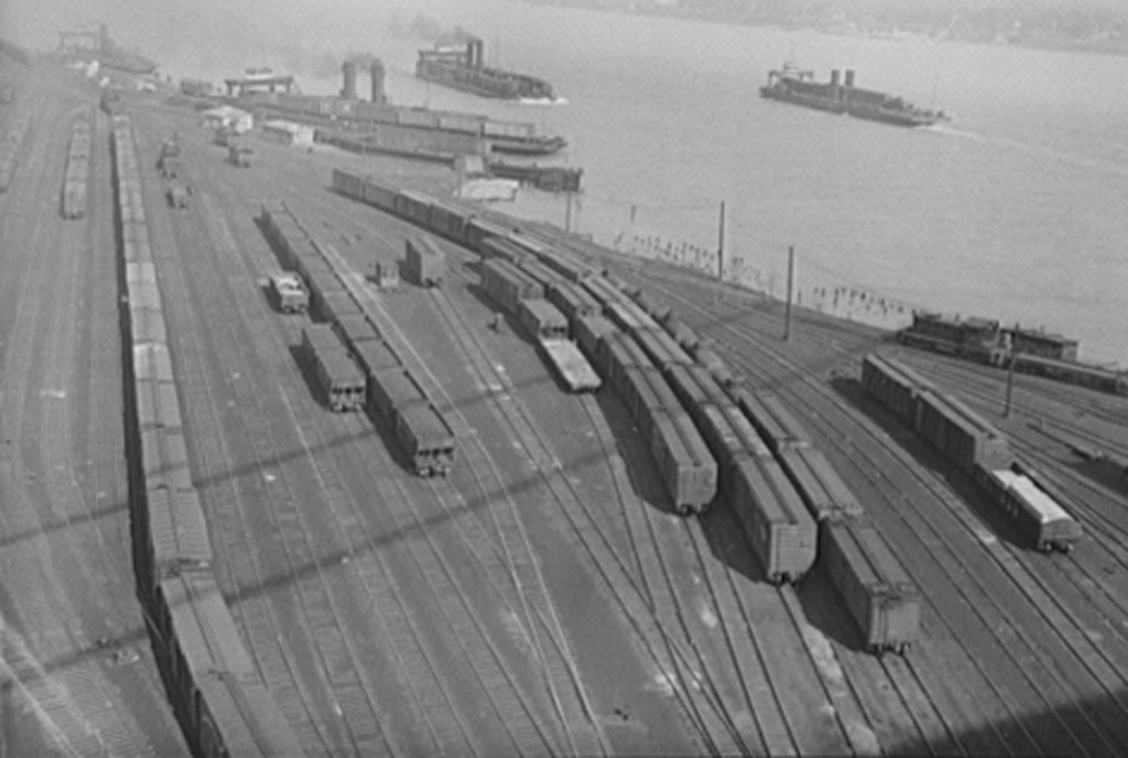 Towns and Nature: Detroit, MI: Riverfront Railroad Yards