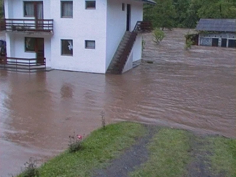 Nabujale rijeke i potoci širom BiH