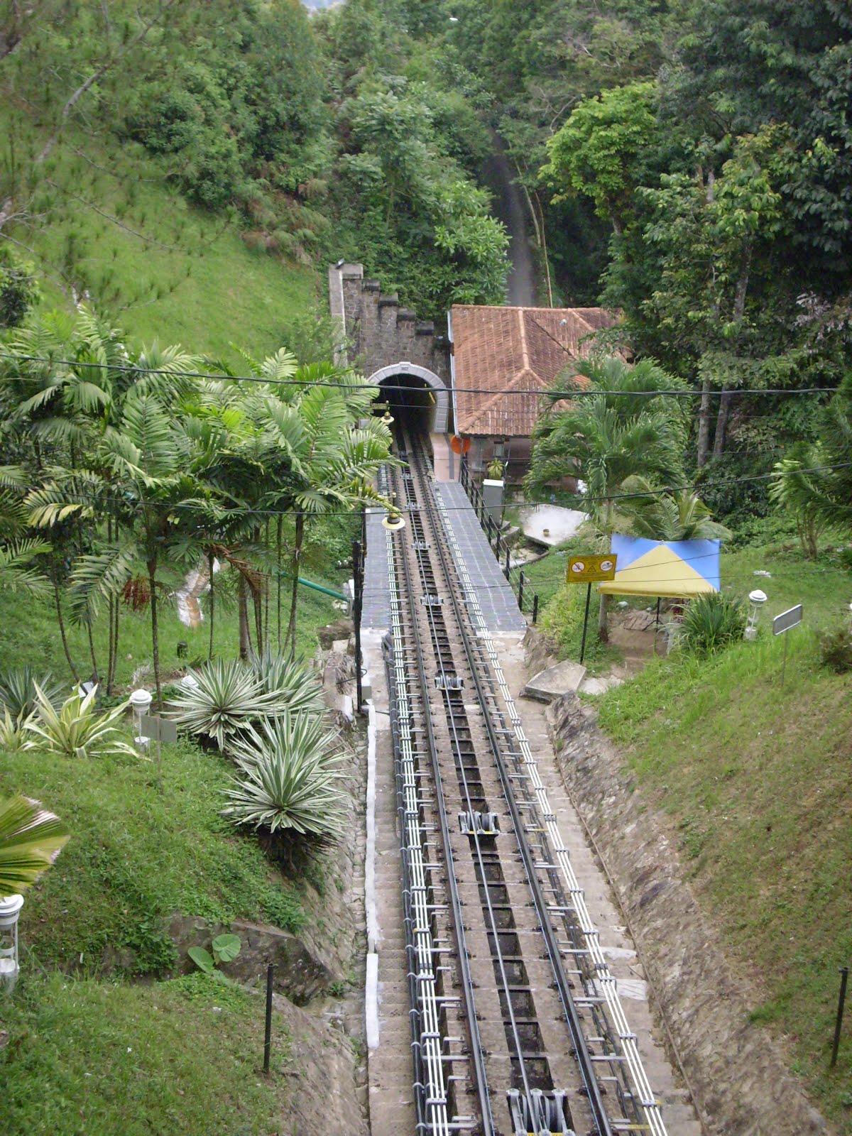 AlyAna Azmi Diary : Life is beautiful: Bukit Bendera (Penang Hill)