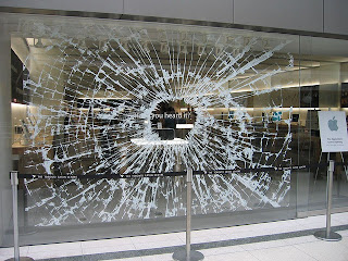 Environmental Design: APPLE Store Window Display