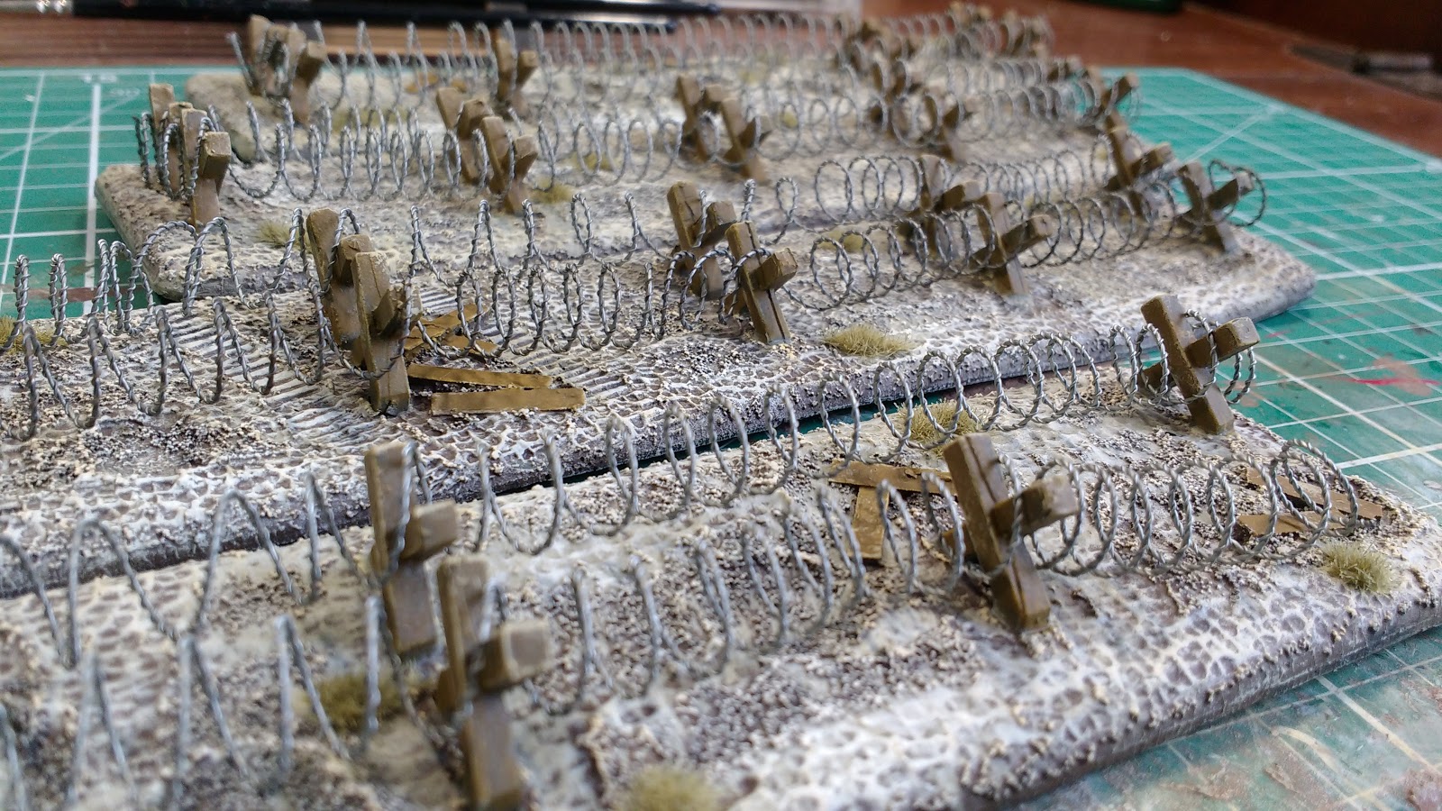 BigLee's 'Miniature Adventures': Barbed Wire in the desert