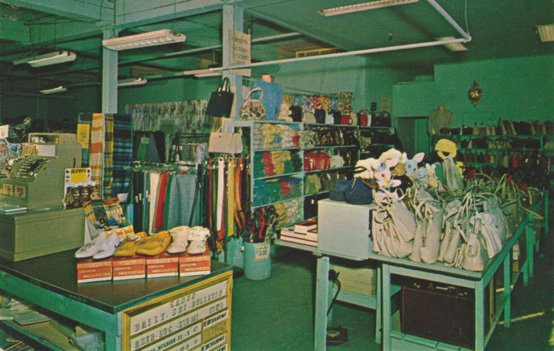 35 Cool Pics Show the Interior of American Stores in the 1950s and '60s ...