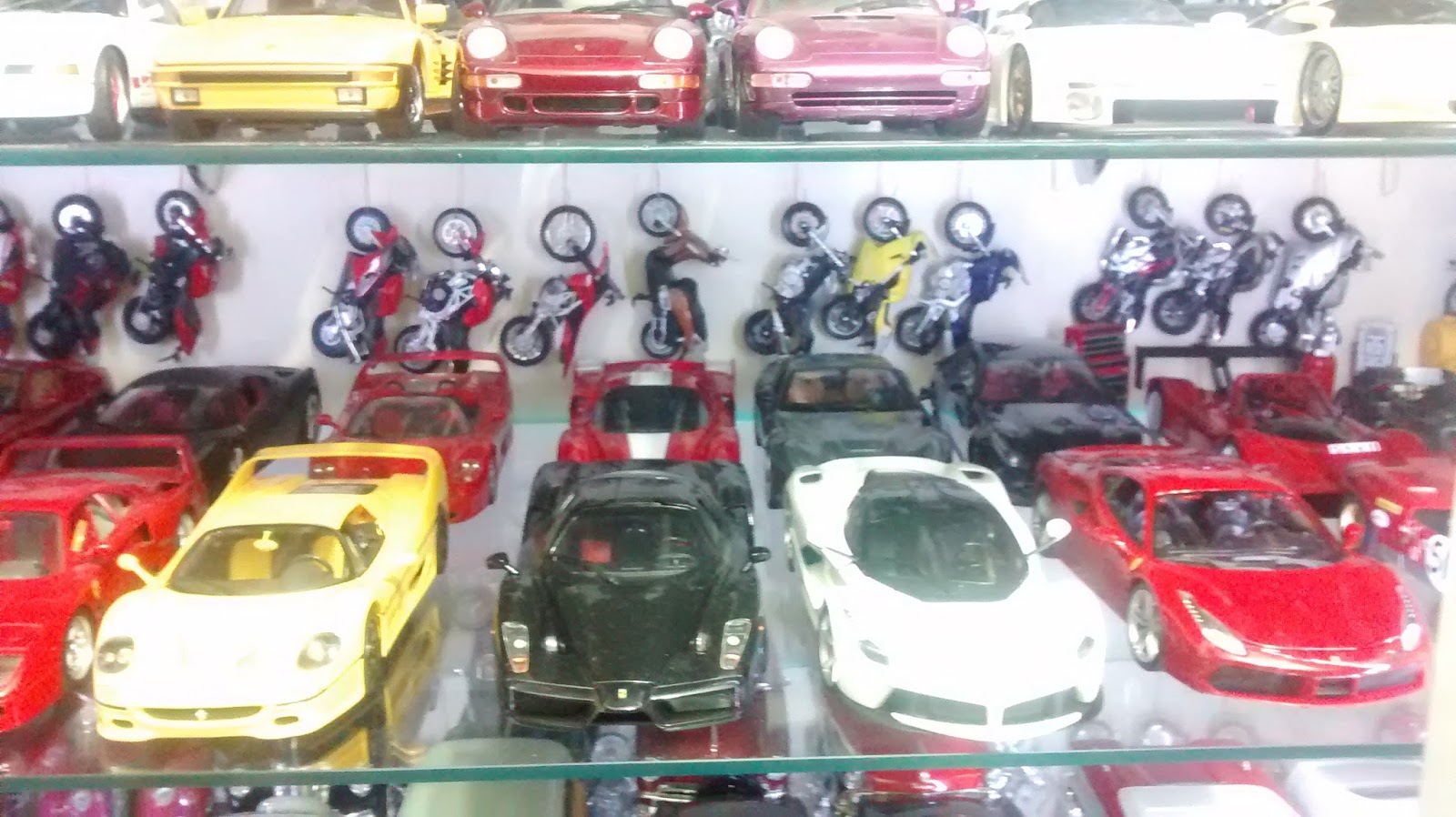 Garagem do Paulo Sípoli: Ferrari 388 GTB 1/18