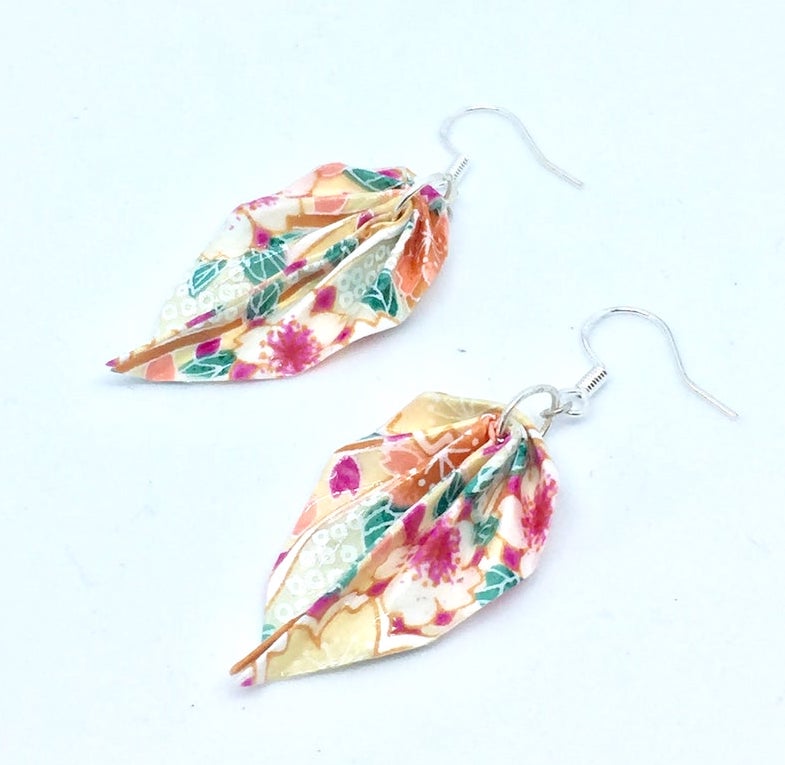 Tiny Origami and Resin Jewelry by Chizoukou / The Beading Gem