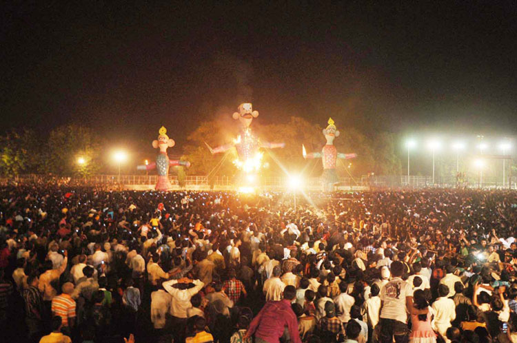Varanasi View: Thousands witness Ravan Vadh in DLW