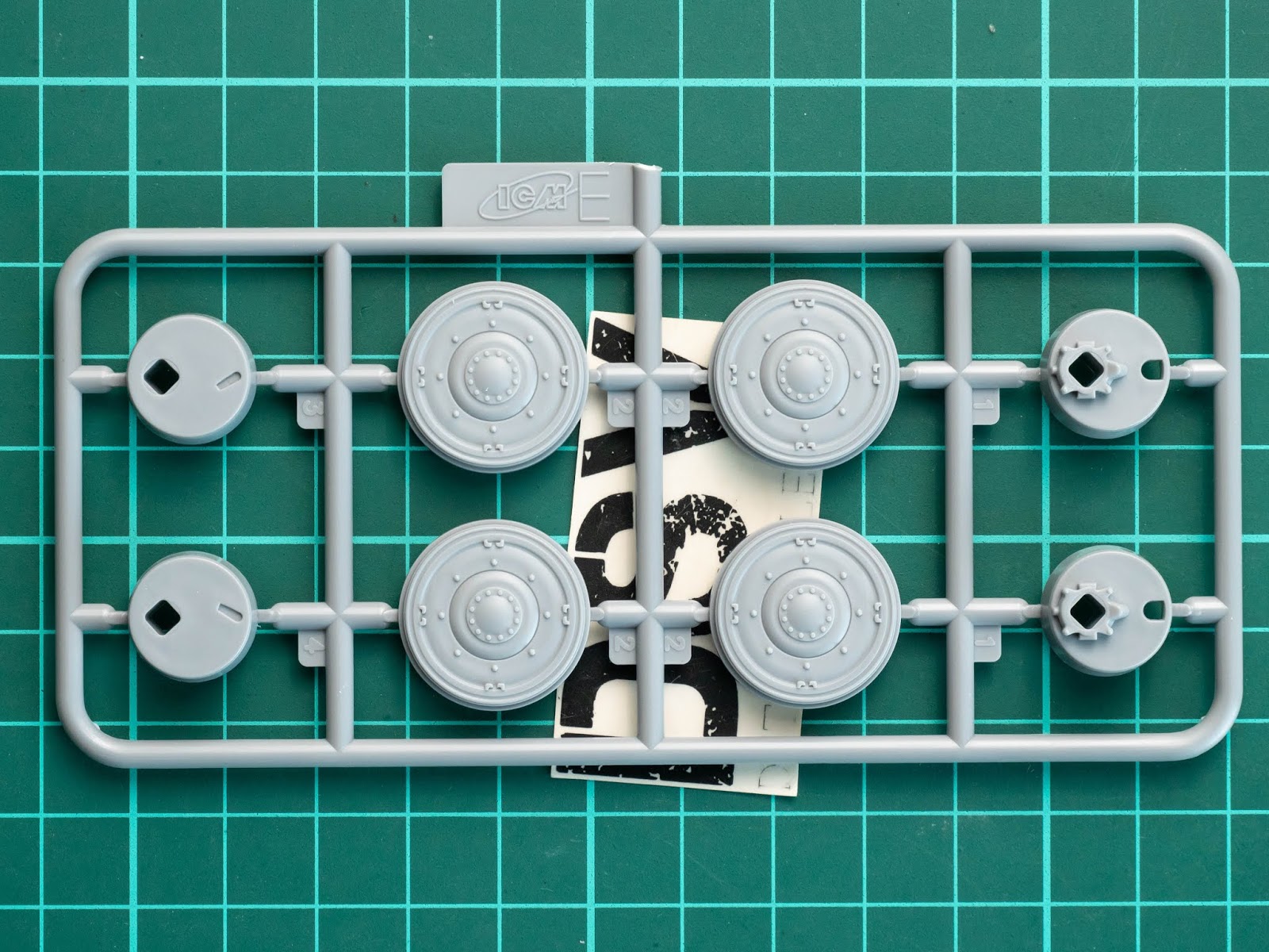 ICM 1/35 P204(f) with CDM Turret (35377) - DetailScaleView