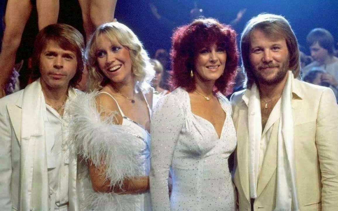 MúsiKQMGusta / MusicILike: 'SUPER TROUPER' PHOTO & VIDEO SHOOT