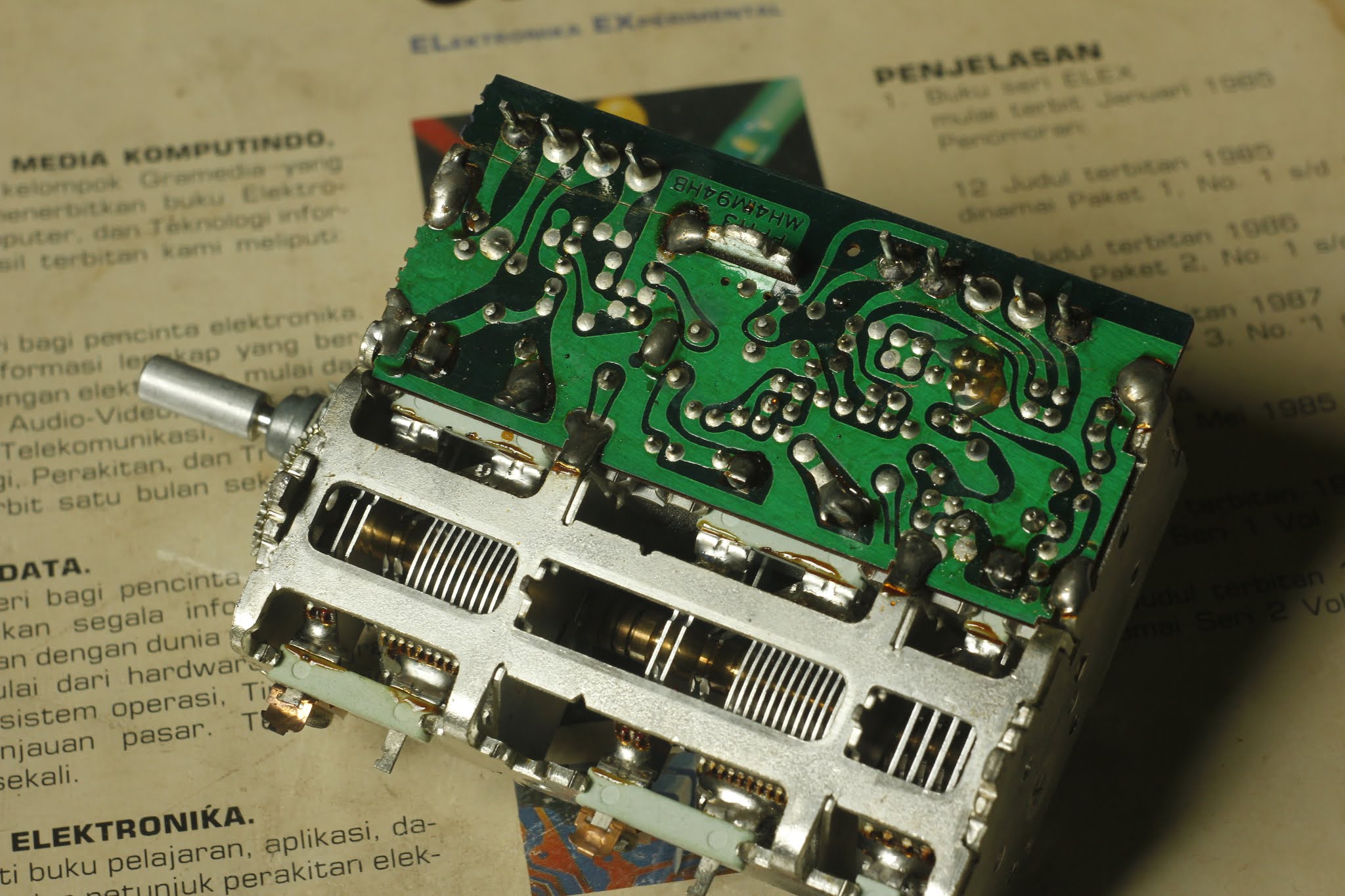 Hobbies MEKATRONIKA . . ...: TUNER & SKEMA AMFM VINTAGE JADUL