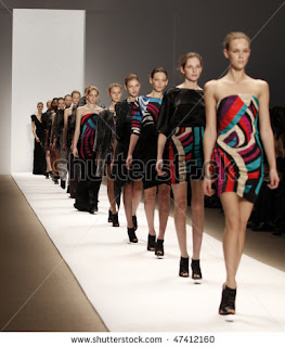 Become a Model in Less than 7 Minutes!: How to Walk the Runway...