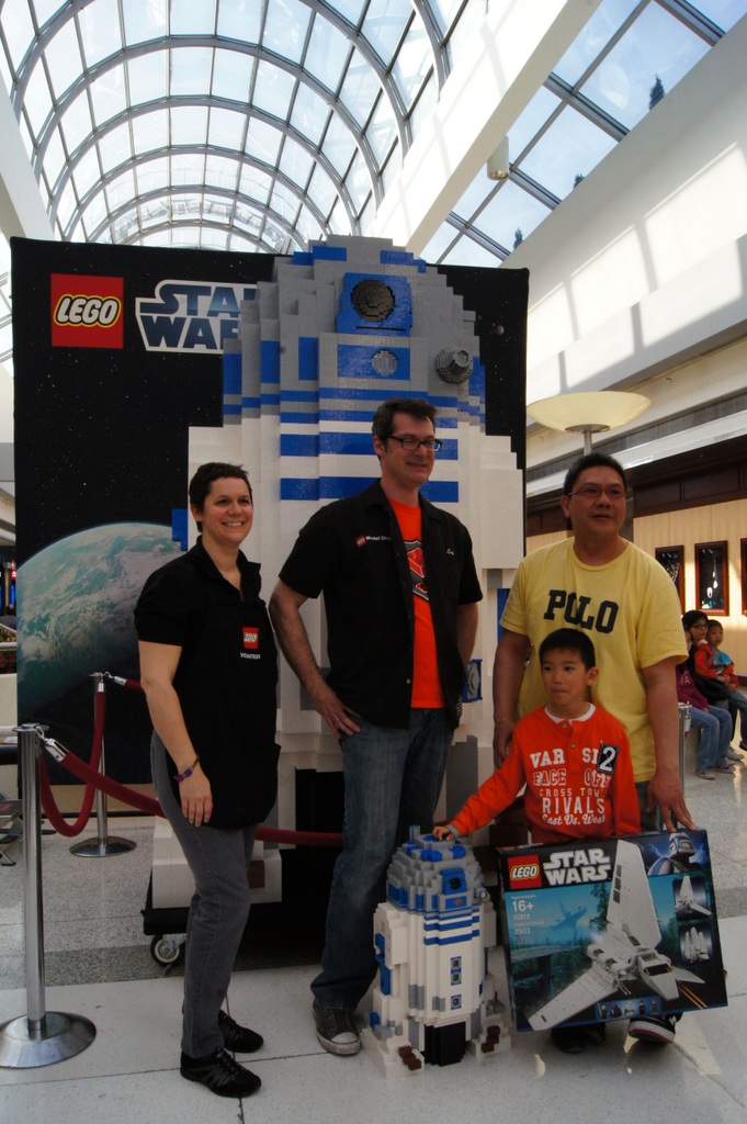 Mashed Thoughts: Lego Store Grand Opening Building Event