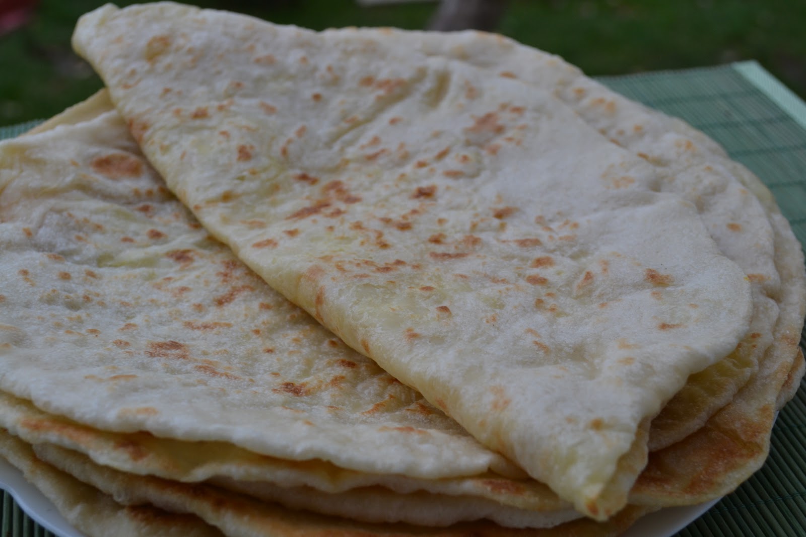 Myra's kitchen: Placinte cu cartofi (ca si la placintarie)