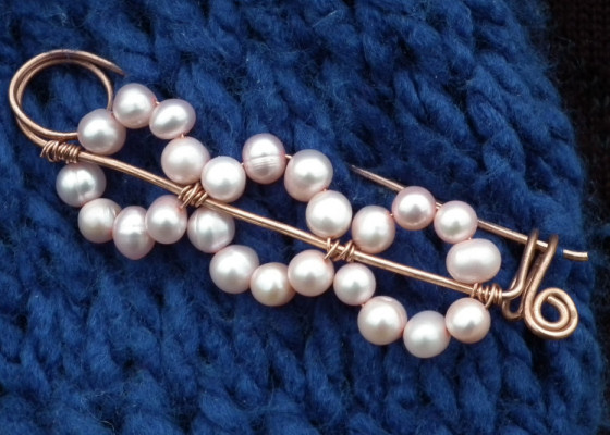How to Make a Wire Safety Pin Style Shawl Pin / The Beading Gem