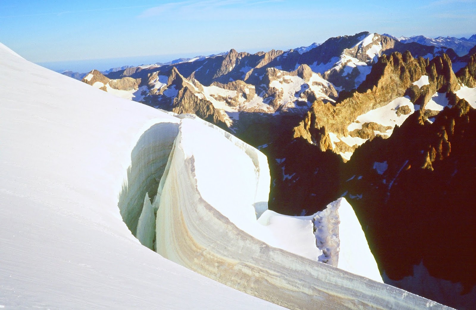 El sueño de la ruta del lobo: Le Rateau Est (3800 m) vía normal arista ...