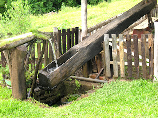 Pedagogia Universo BH: Bate o monjolo no pilão
