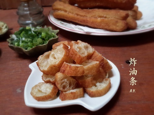 Aunty Young（安迪漾）: 炸油条(You Zha Kuih/ Fried dough stick）