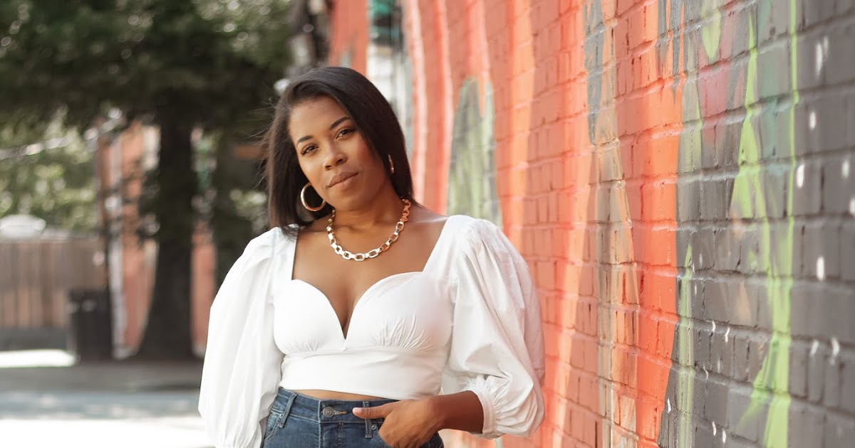 Favorite White Tops | The Savvy Singer