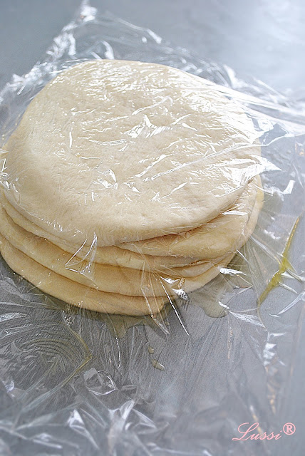 Lussi`s World of Artcraft: Разхвърляна пита / Messy bread