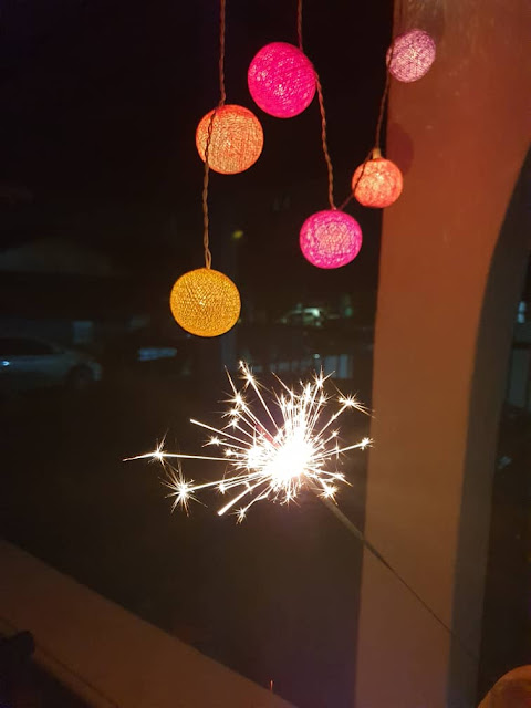 Kenangan main bunga api | Life Is Beautiful