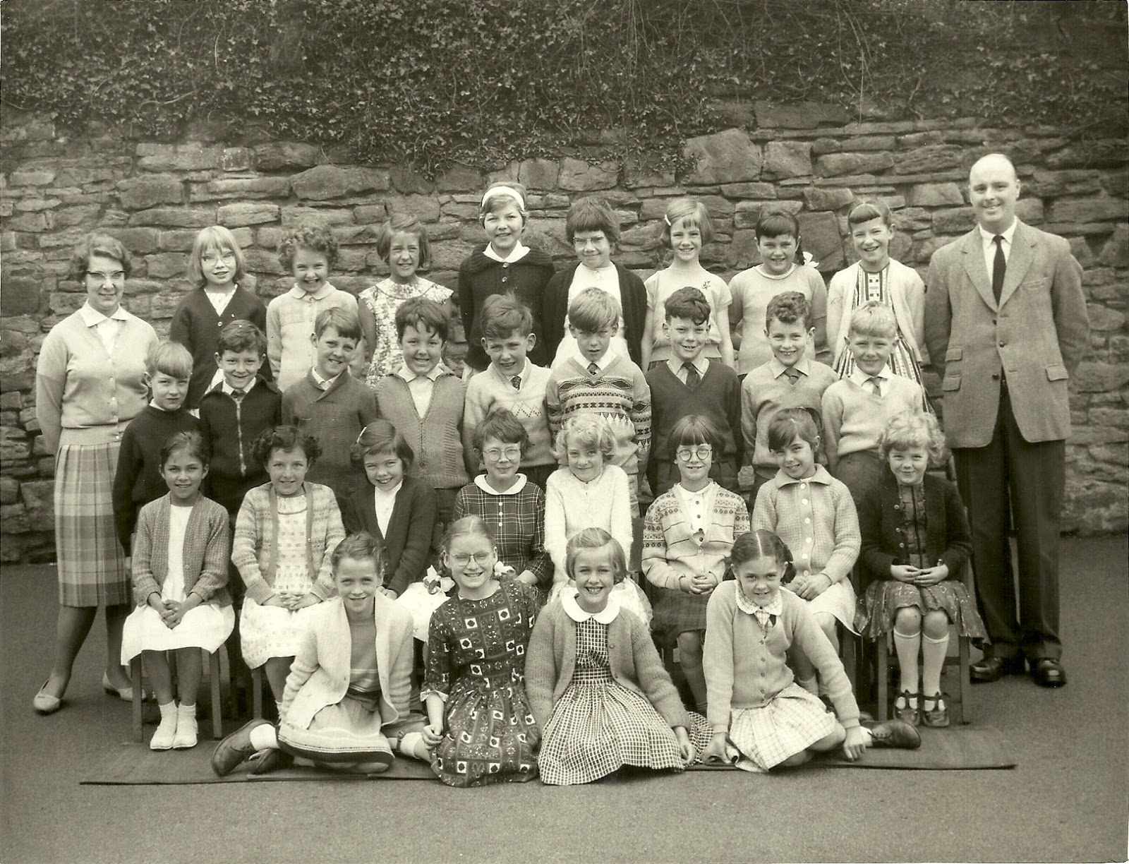 Hyde Cheshire Blog: Holy Trinity Class Pictures 1960 - 1965