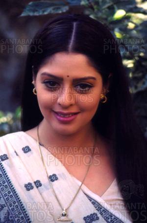 NAKARAJAN: NAGMA ,ACTED IN NINE LANGUAGE FILMS TURNED TO CONGRESS PARTY ...