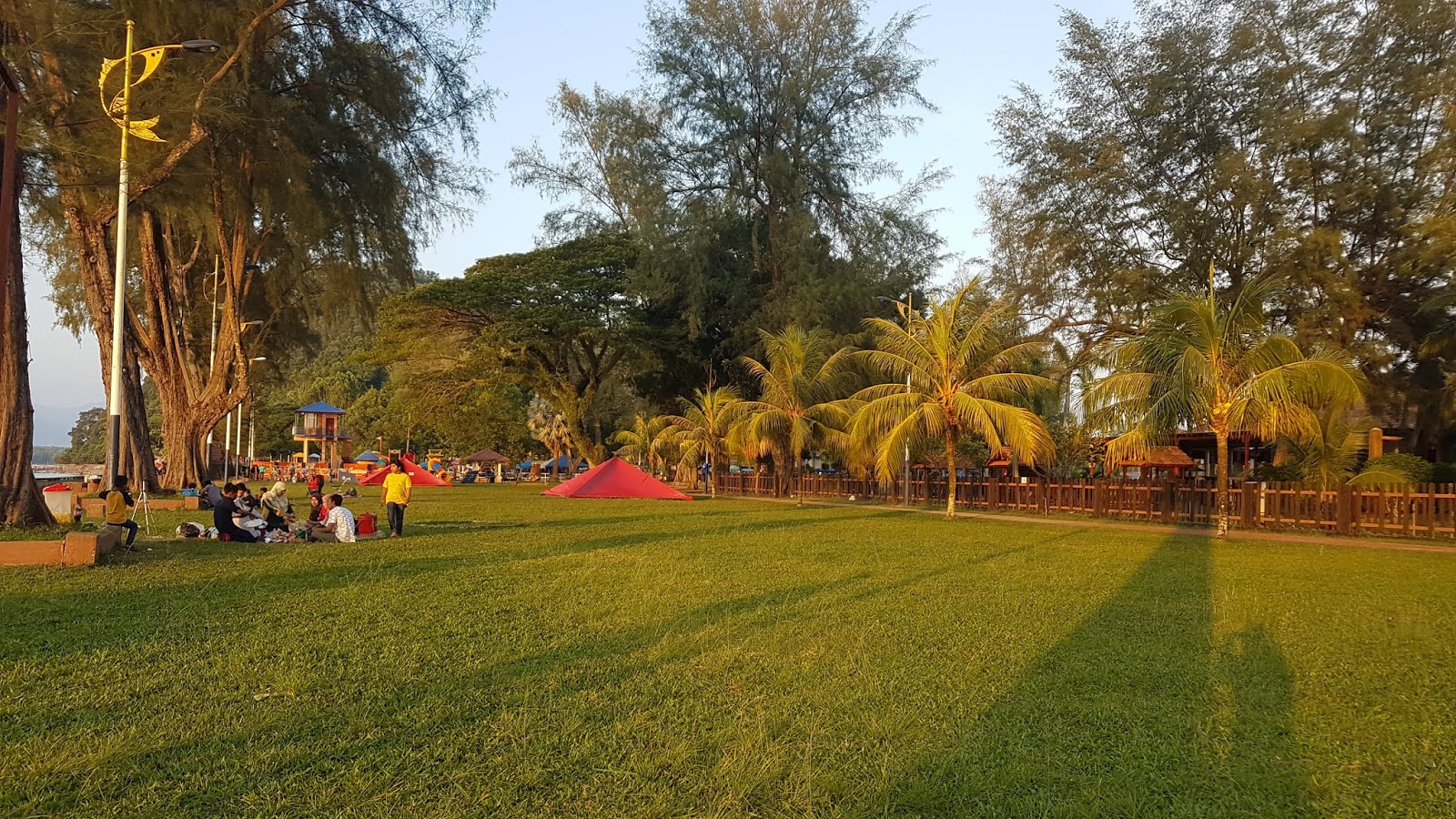 MERDEKA BEACH RESORT : MENYAMBUT MALAM MERDEKA DI PANTAI MERDEKA ...