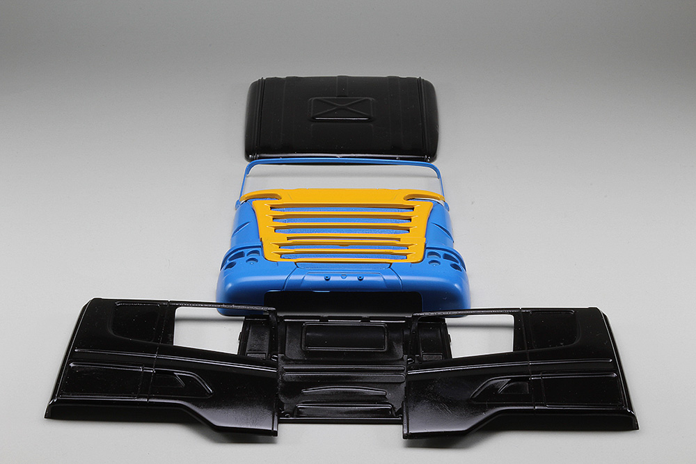 ARMOURED FIGHTING VEHICLE: ....... Scania R730 V8 Streamline .......