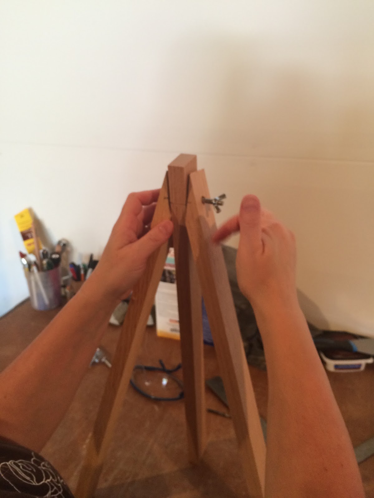 ThreeComforts: Diy Wood Display Easel