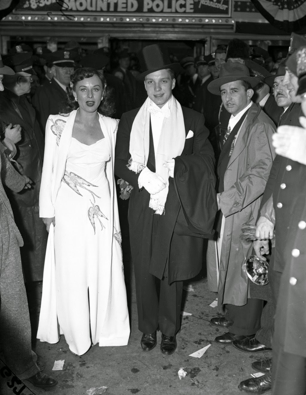 Old Photos of Chicago's First Hollywood Premiere in 1940 ~ Vintage Everyday