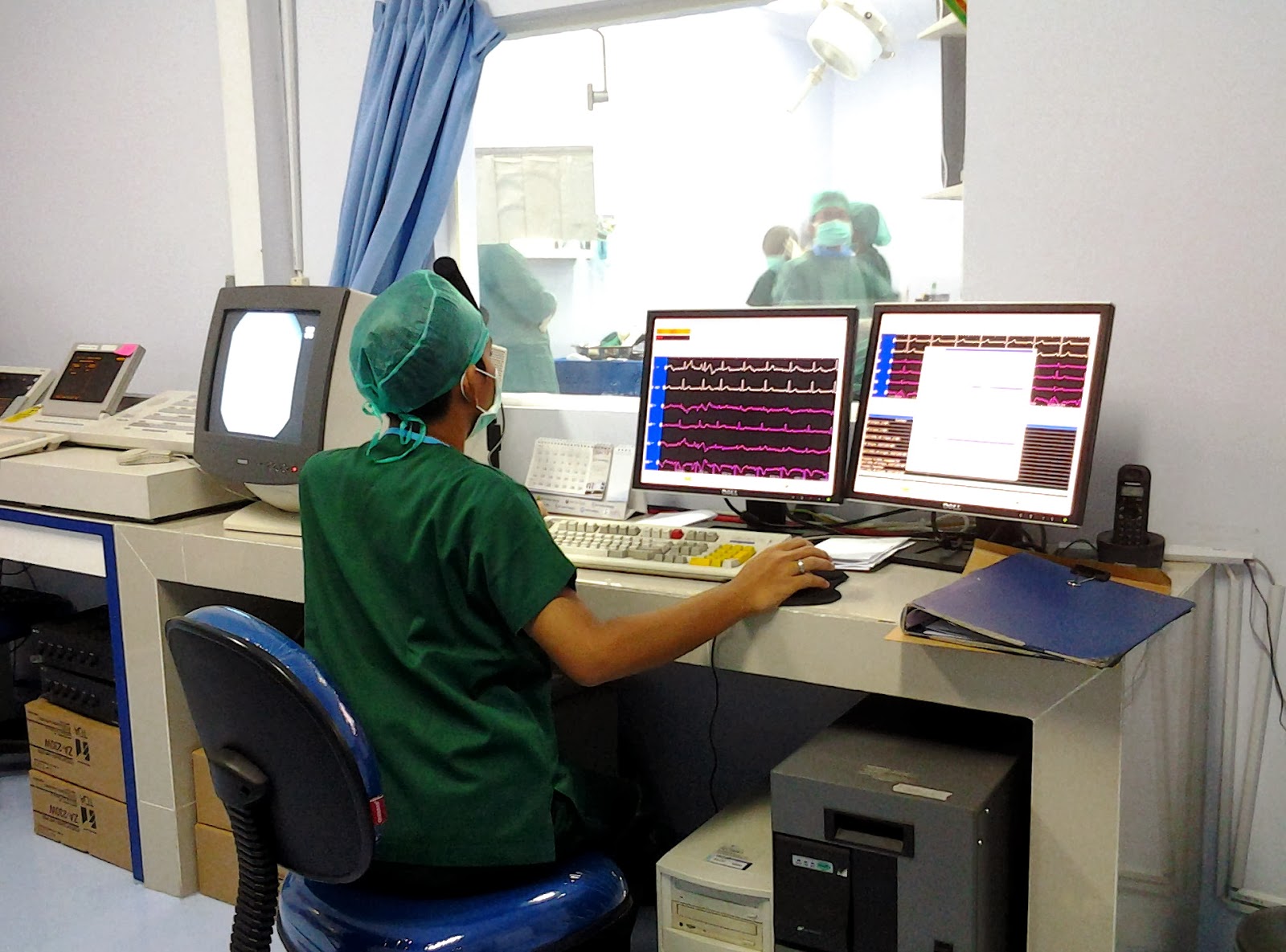 Tim Pelaksana di Ruang Cath Lab | Kalangkang Mencrang