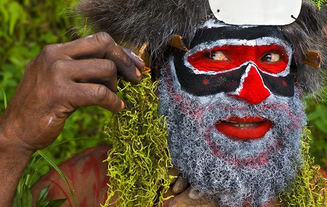 La Escalera de Iakob: Los escudos de los wahgi