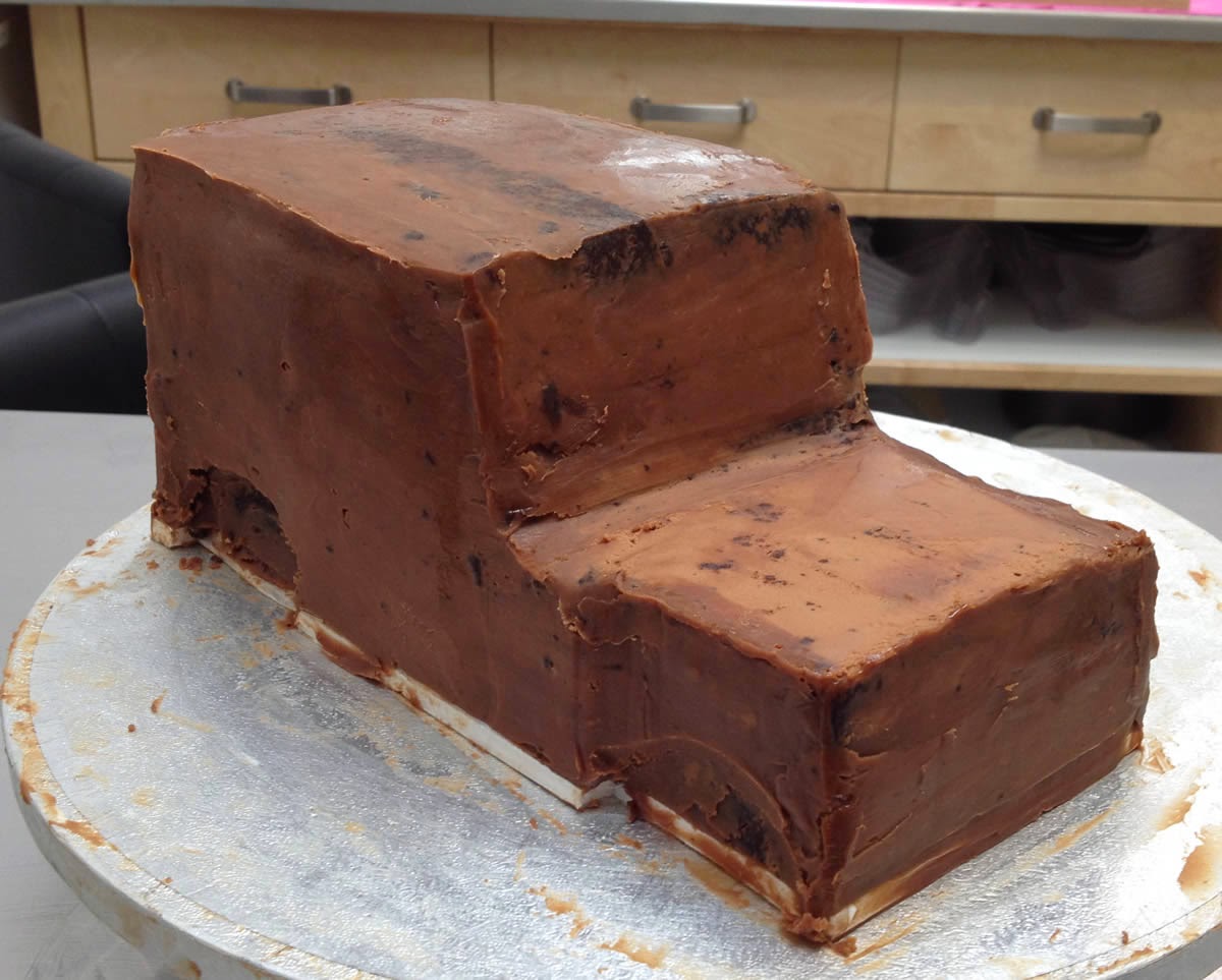 SiliconeMoulds.com Blog: Land Rover Defender Novelty Cake - Caking With ...