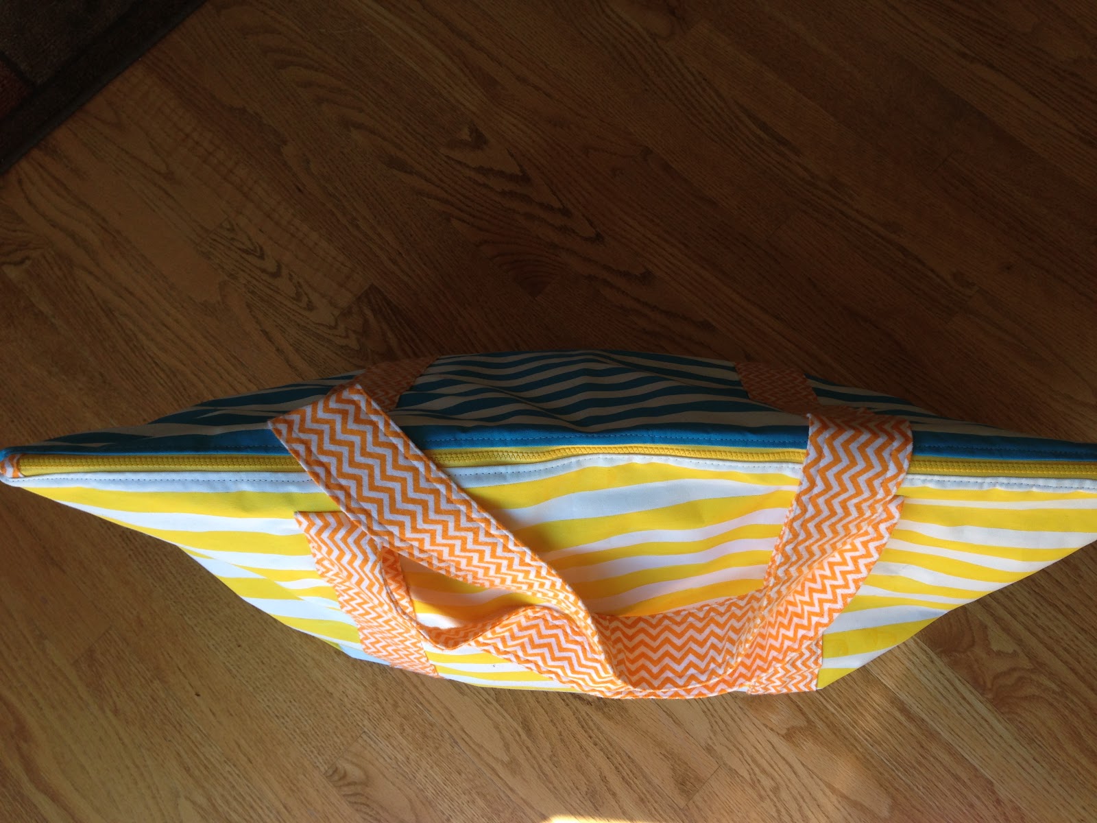 Handmade by Linds...Introducing the offspring: An oversized beach tote ...