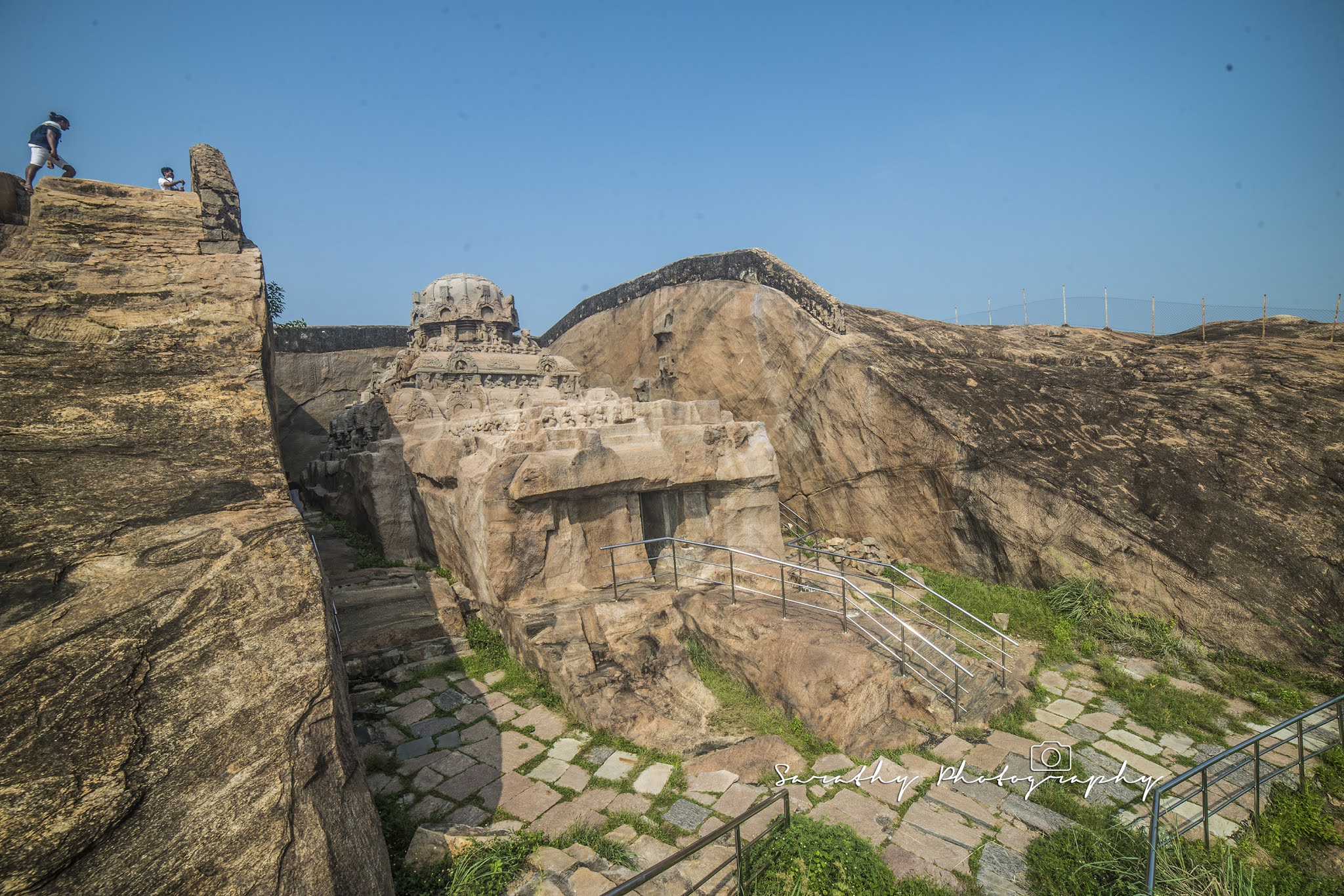 Kazhugumalai Temples and Therikadu Desert