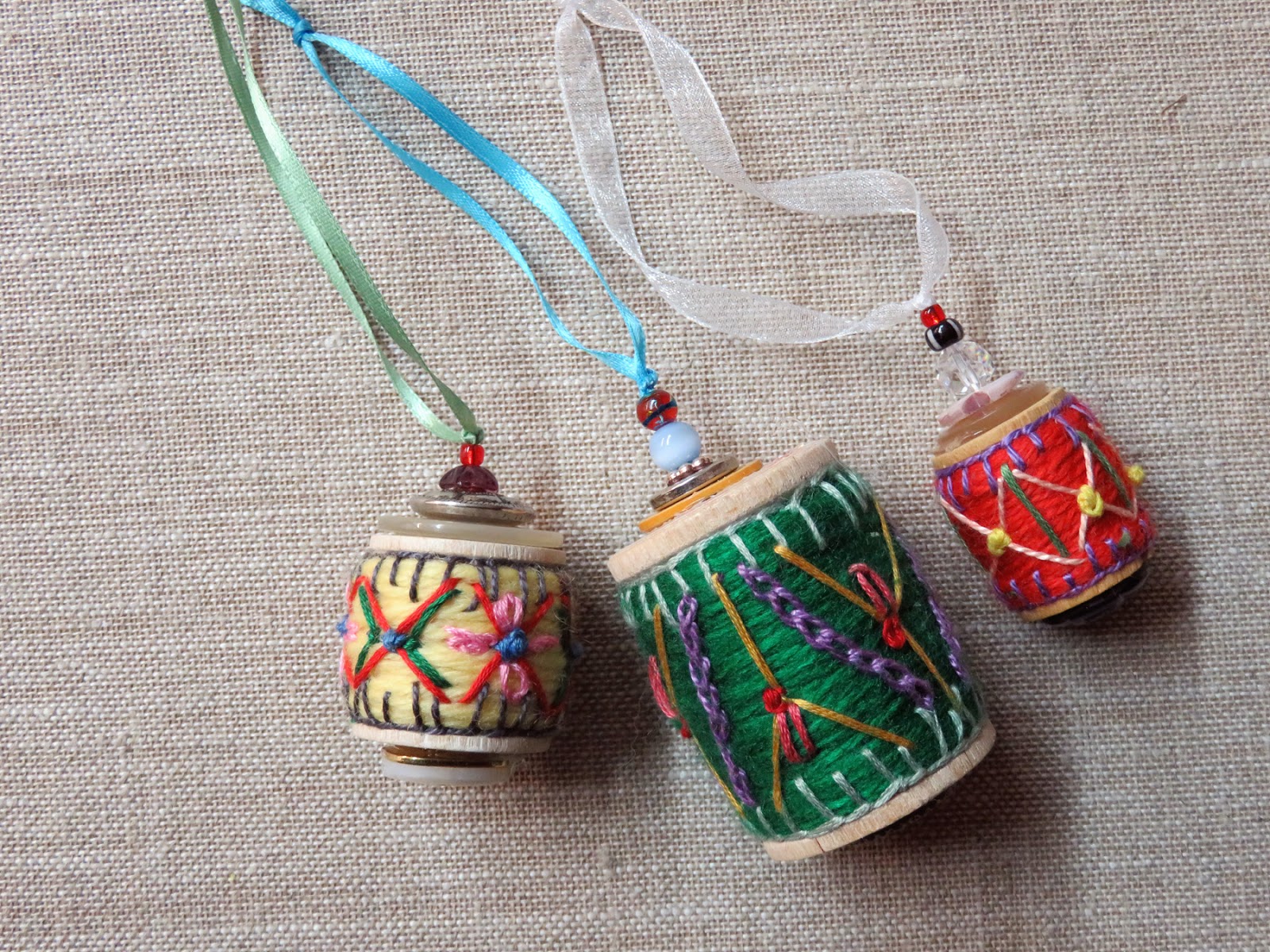Art In Stitches: Wooden Thread Spool Ornaments