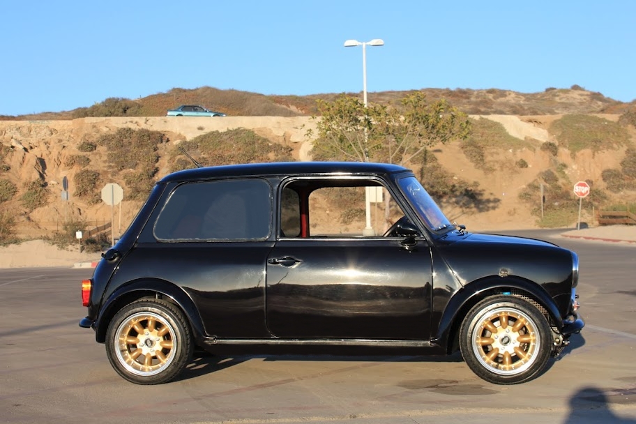 Masss Insolito: Mini con motor de Yamaha R1