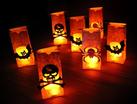 the queen of halloween: HALLOWEEN PAPER LANTERNS